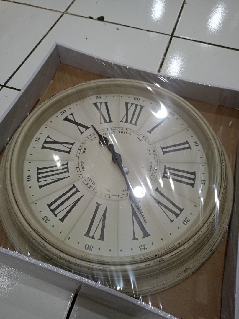 Jam Dinding/Wall Clock model antik, Perabotan Rumah di Carousell