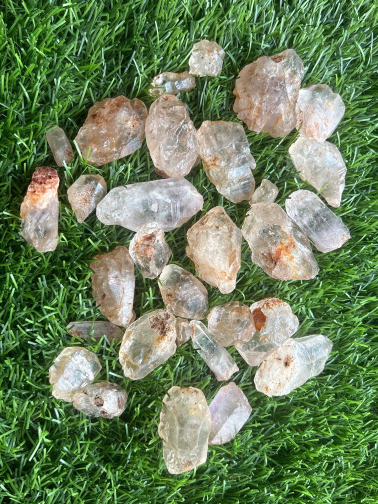 Madagascar Red Soil Quartz (1kg), Hobbies & Toys, Memorabilia ...