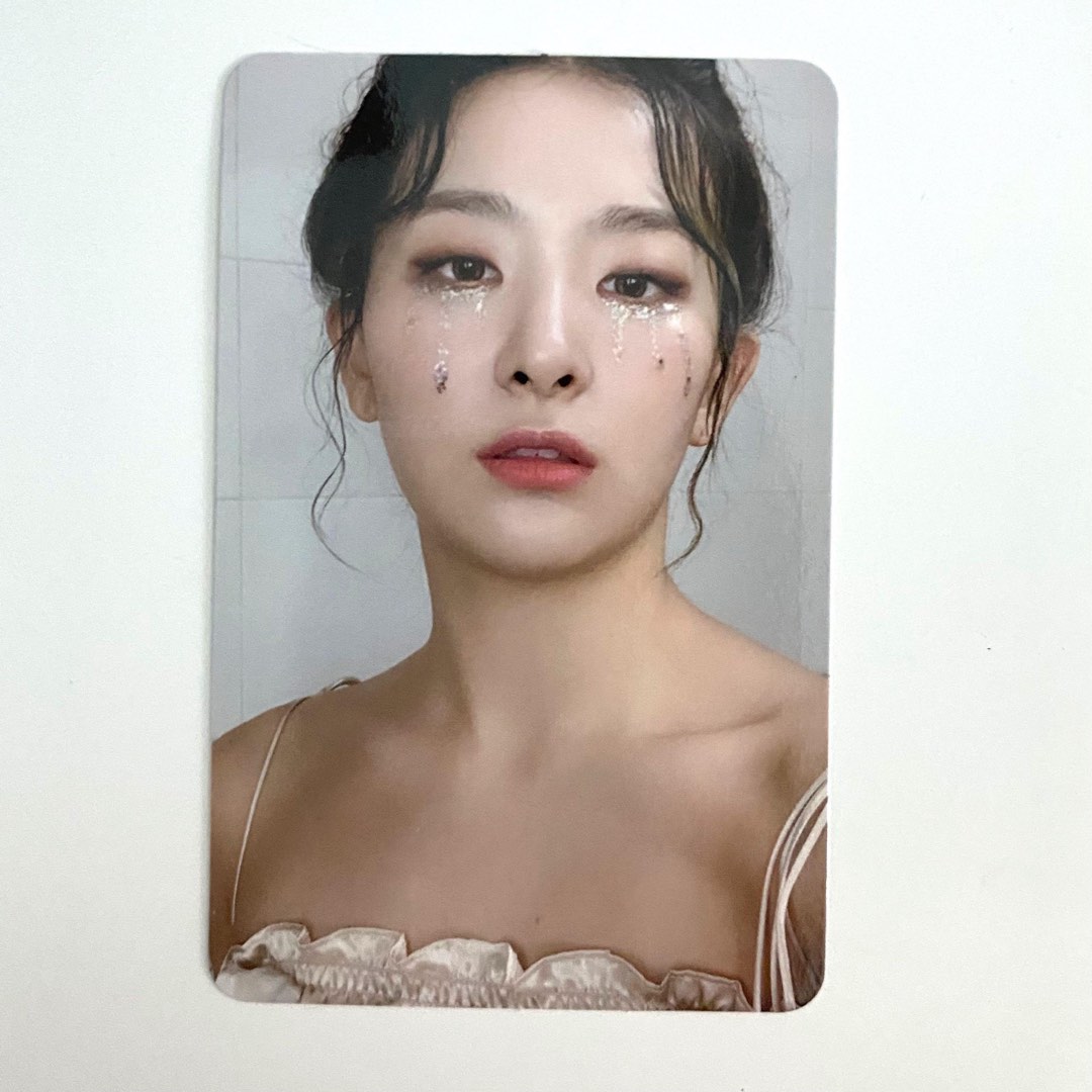 Red Velvet seulgi glitter tears finale Photocard, Hobbies & Toys, Memorabilia & Collectibles, K ...