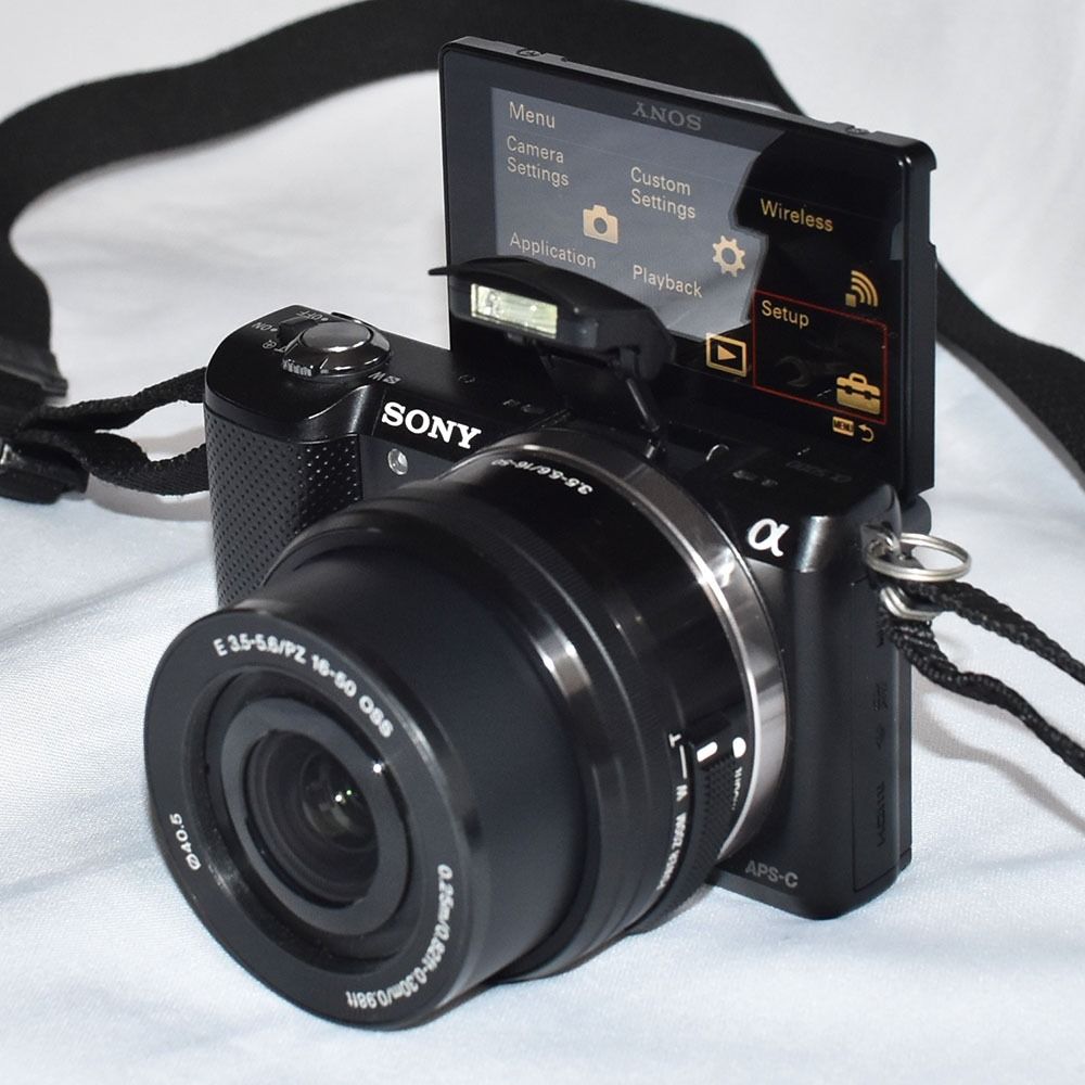 Sony mirrorless A5000 with 16-50mm AF OSS lens (with Sony camera bag ...