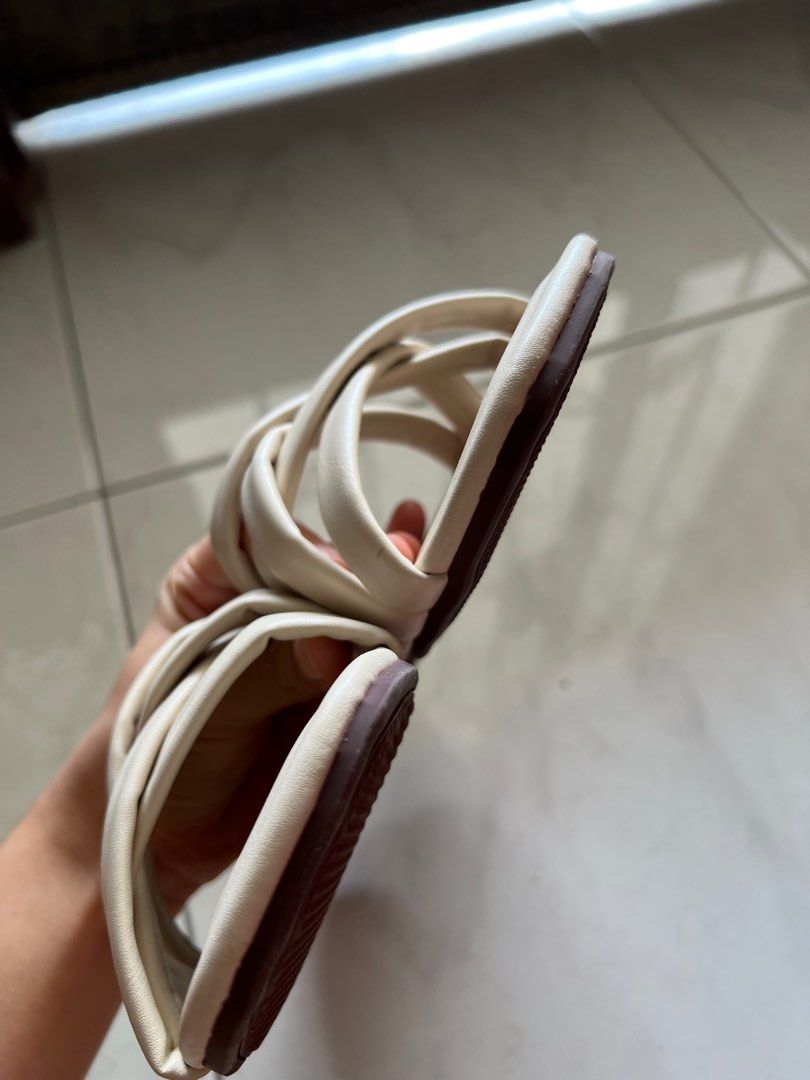 Sunday Staple Dover Puffy Weave Slider, Women's Fashion, Footwear ...