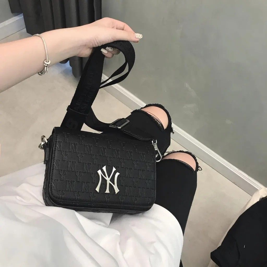 Tas MLB Monogram Yankees Crossbody Bag Wanita Set Box, Barang Mewah ...