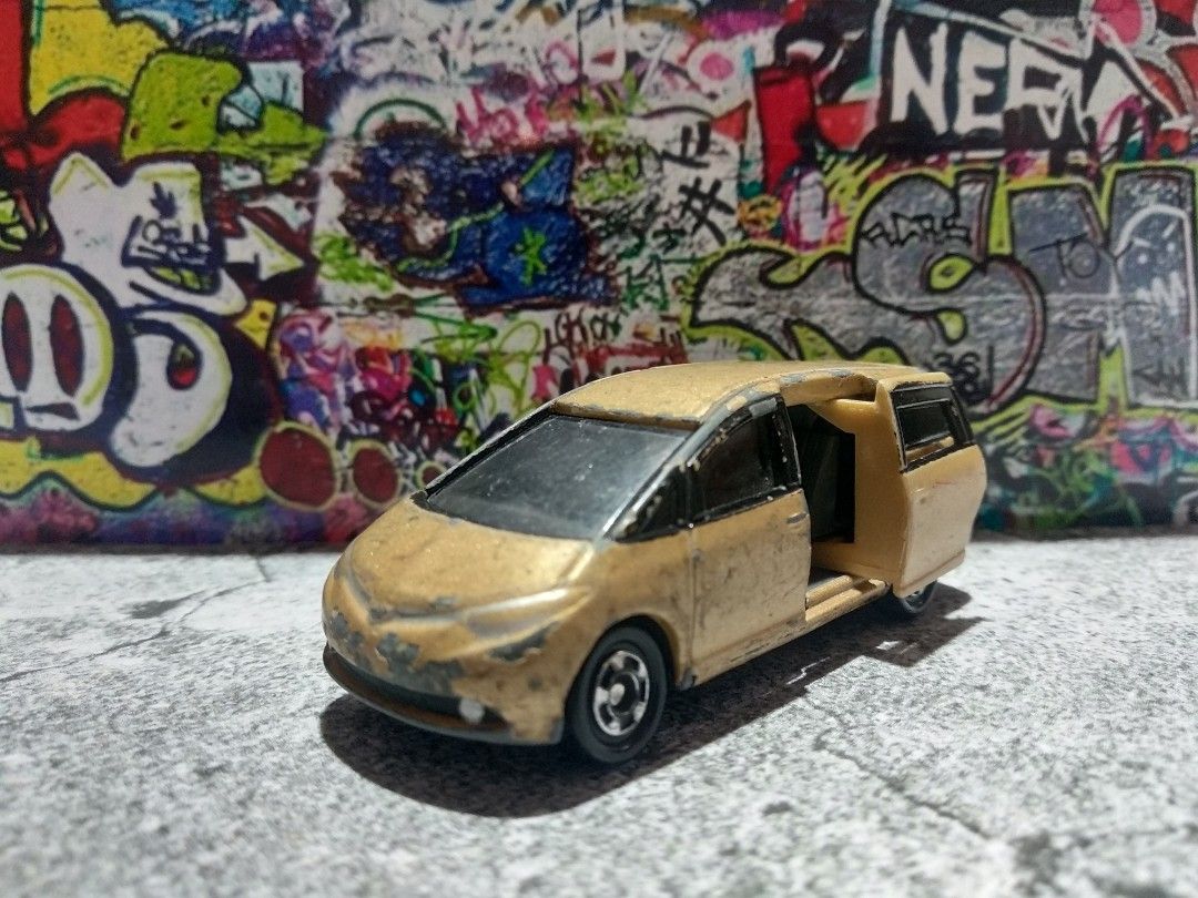 Tomica Toyota Estima No. 99 Diecast, Hobbies & Toys, Toys & Games on ...