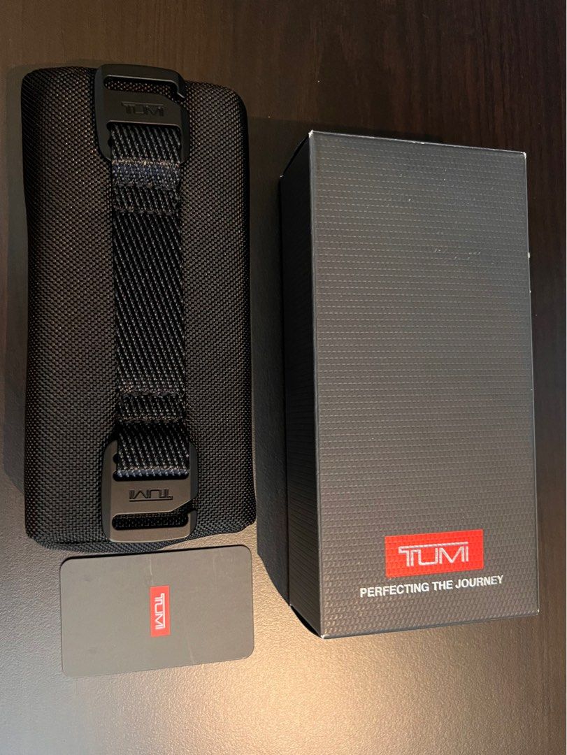 Tumi Small Modular Pouch , Luxury, Bags & Wallets on Carousell