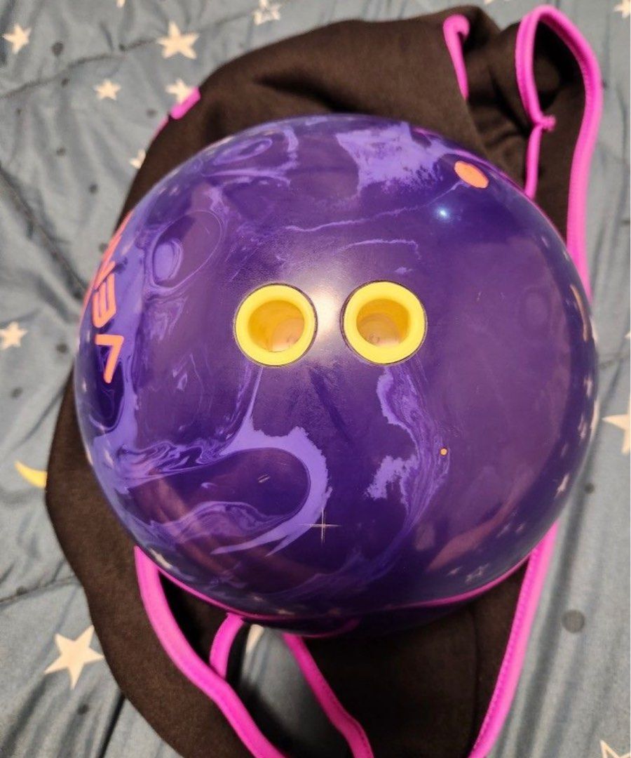 Venom shock bowling ball, Sports Equipment, Sports & Games, Billiards ...
