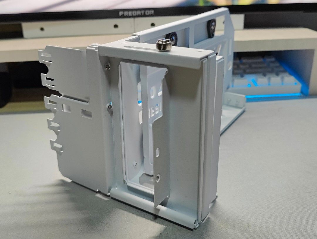 Vertical GPU mount + Tecware PCIe 4.0 riser (Cooler Master Vertical ...