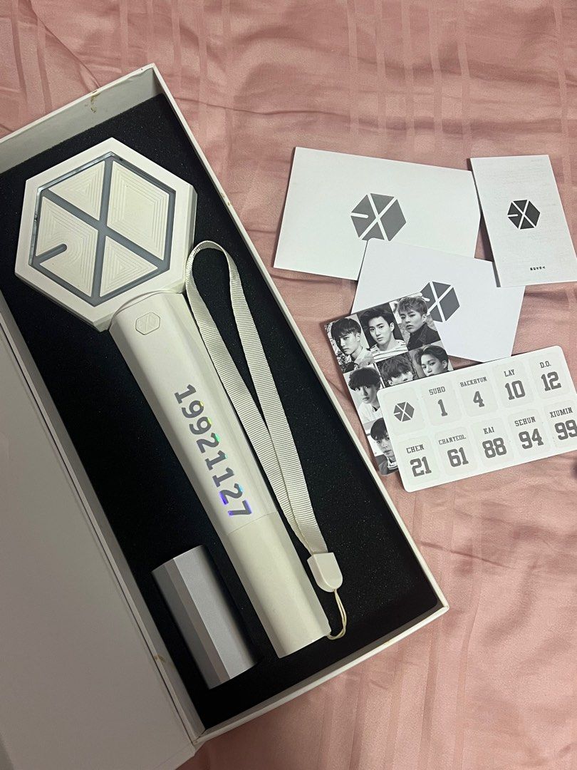 (WTS) EXO V2 Official Lightstick, Hobbies & Toys, Memorabilia ...