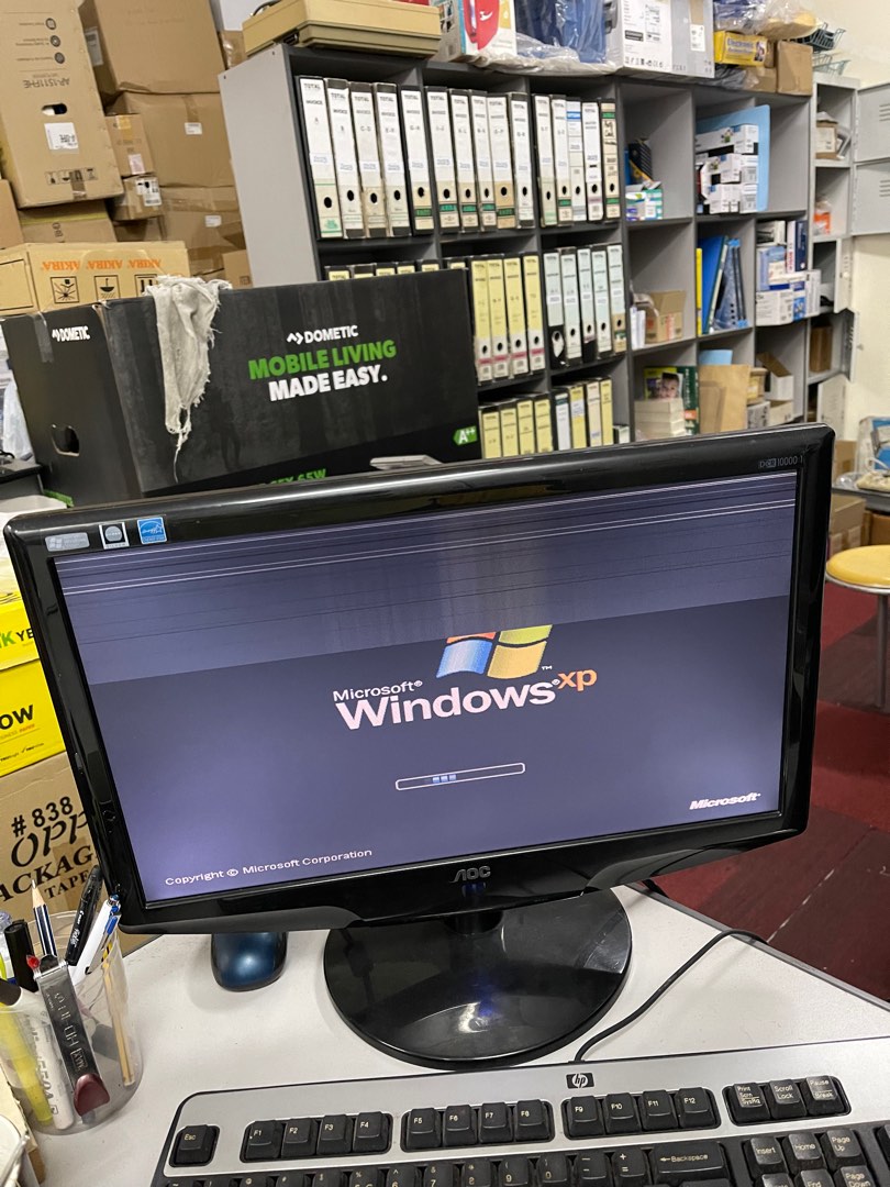 AOC 18 inch Monitor - got lines, Computers & Tech, Parts & Accessories ...