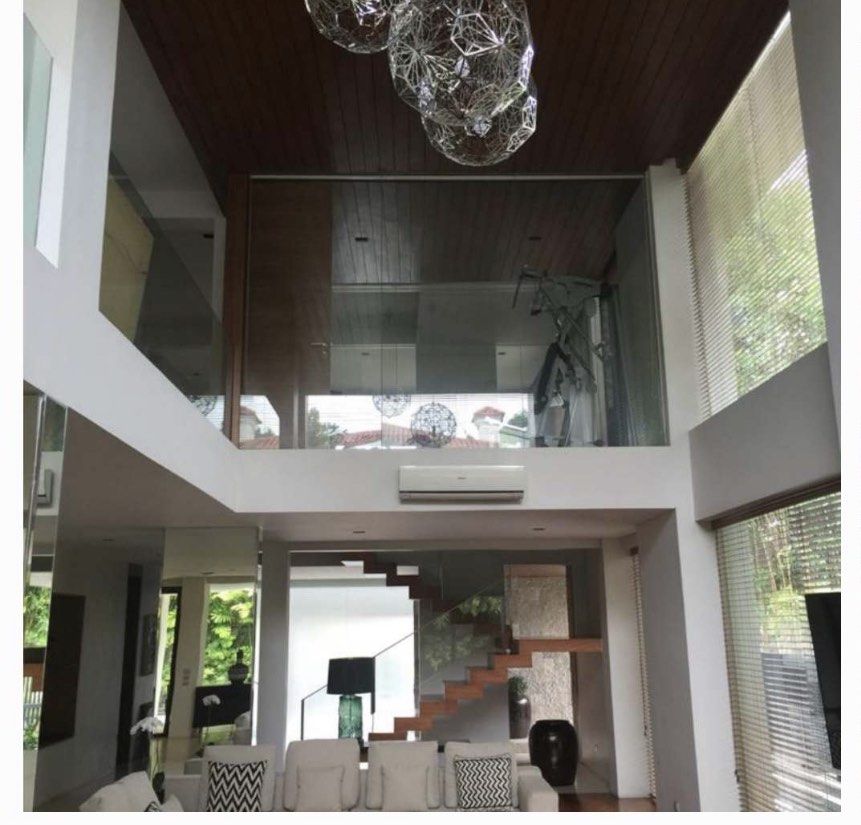 AYALA ALABANG DESIGNER MODERN HOME FOR SALE Modern designed home by Arch Royal Pineda & interior ...