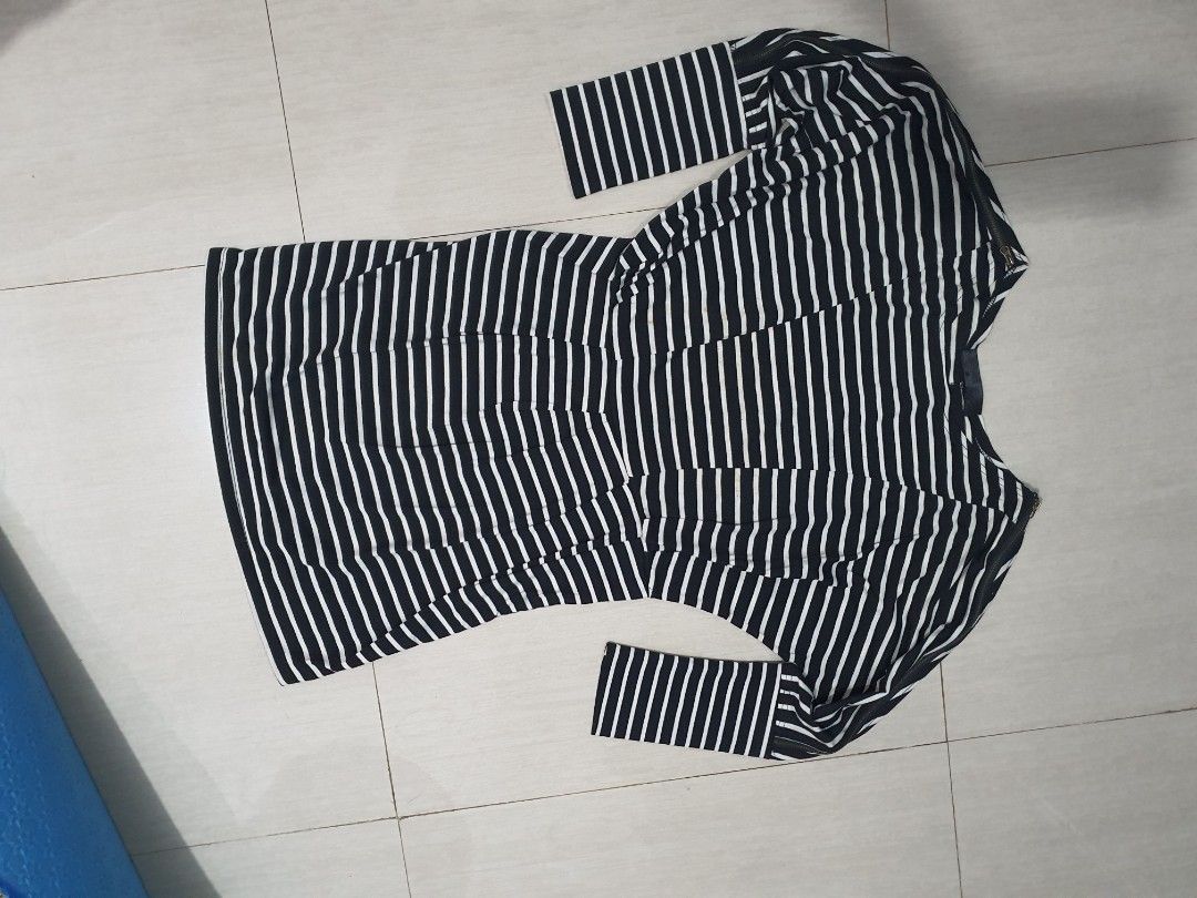 Baju garis hitam putih, Fesyen Wanita, Pakaian Wanita, Lainnya di Carousell Baju garis hitam putih, Fesyen Wanita, Pakaian Wanita, Lainnya di Carousell