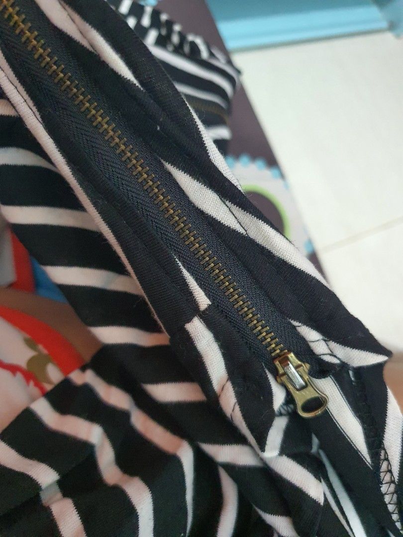 Baju garis hitam putih, Fesyen Wanita, Pakaian Wanita, Lainnya di Carousell Baju garis hitam putih, Fesyen Wanita, Pakaian Wanita, Lainnya di Carousell