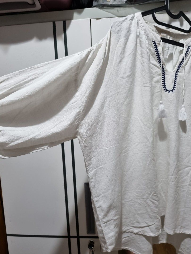 Baju putih, Fesyen Wanita, Pakaian Wanita, Atasan di Carousell