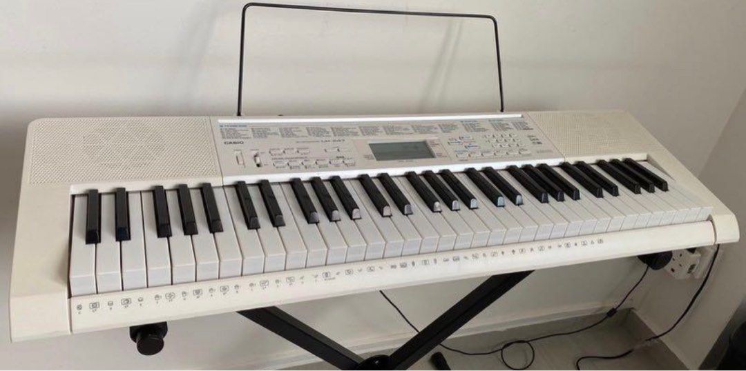 Casio LK 247 keyboard, Hobbies & Toys, Music & Media, Musical Instruments on Carousell