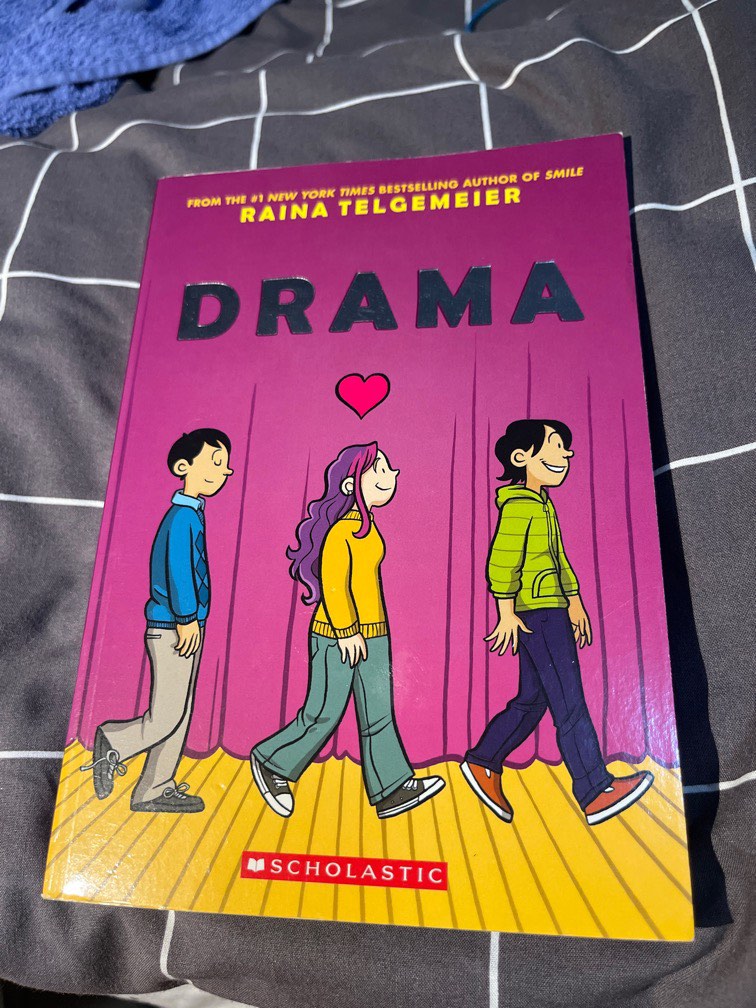 Drama -raina telgemeier, 興趣及遊戲, 書本 & 文具, 漫畫 - Carousell