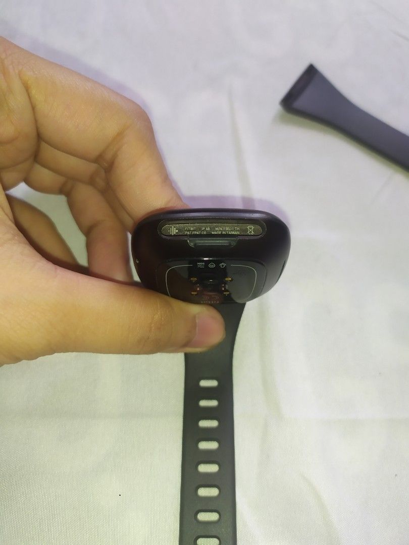 Fitbit Versa 3 IP68 Smart Watch, Mobile Phones & Gadgets, Wearables ...