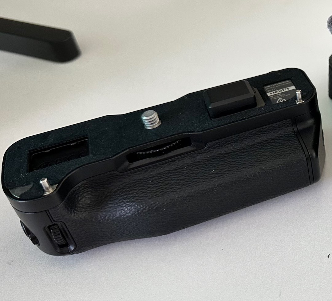 Fujifilm XT-1 Battery Grip with original battery, Photography, Lens ...