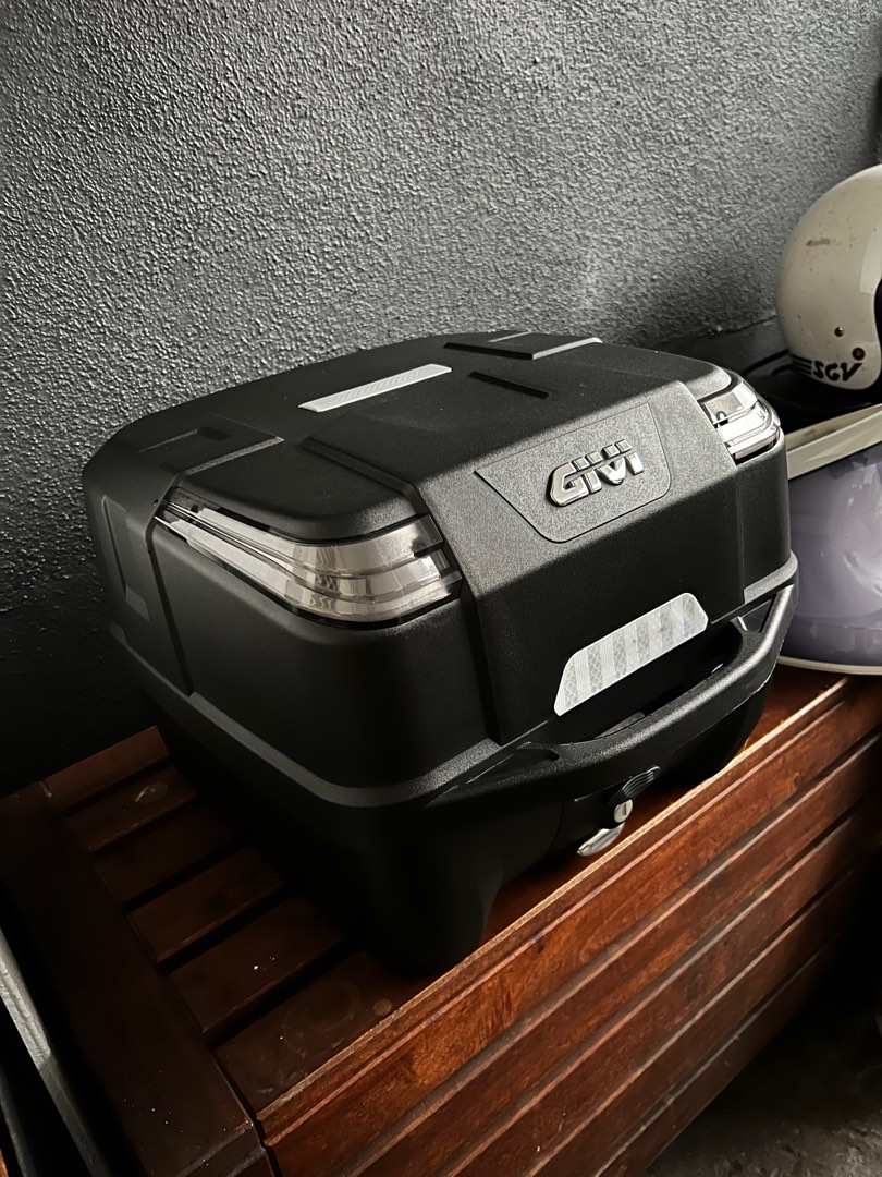 Givi Box 33L, Motorbikes on Carousell