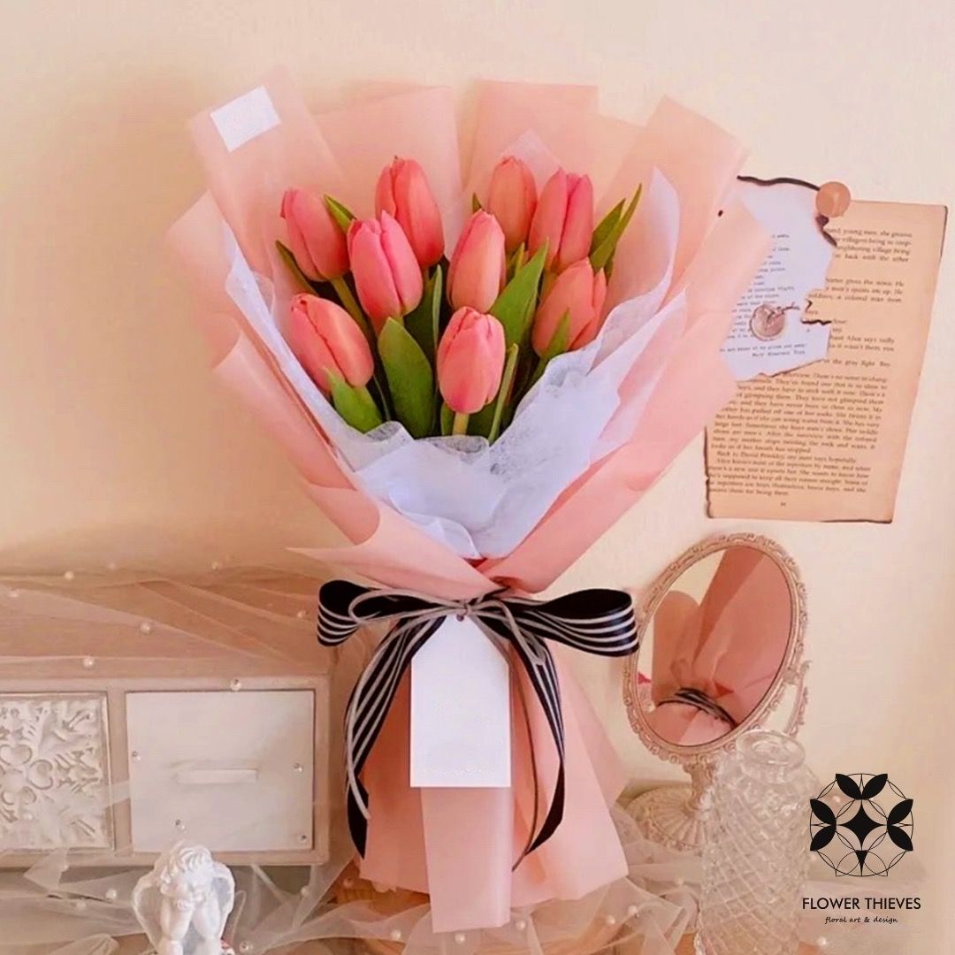 Graduation Flower Bouquet: Fresh Tulips Bouquet, Hobbies & Toys ...