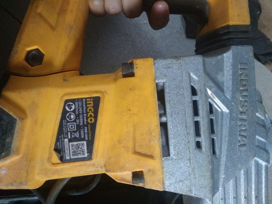 Ingco chipping gun, Commercial & Industrial, Construction Tools ...