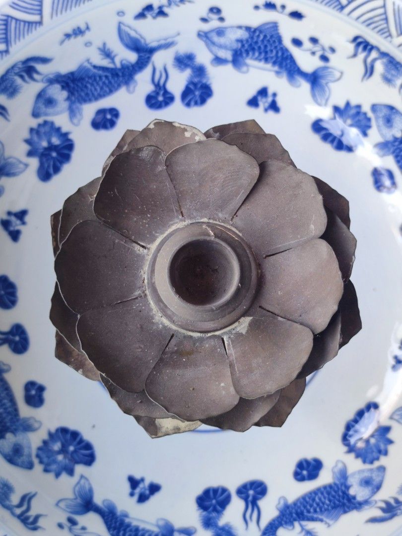 Kaki Lilin Bunga Tembaga, Hobbies & Toys, Collectibles & Memorabilia ...