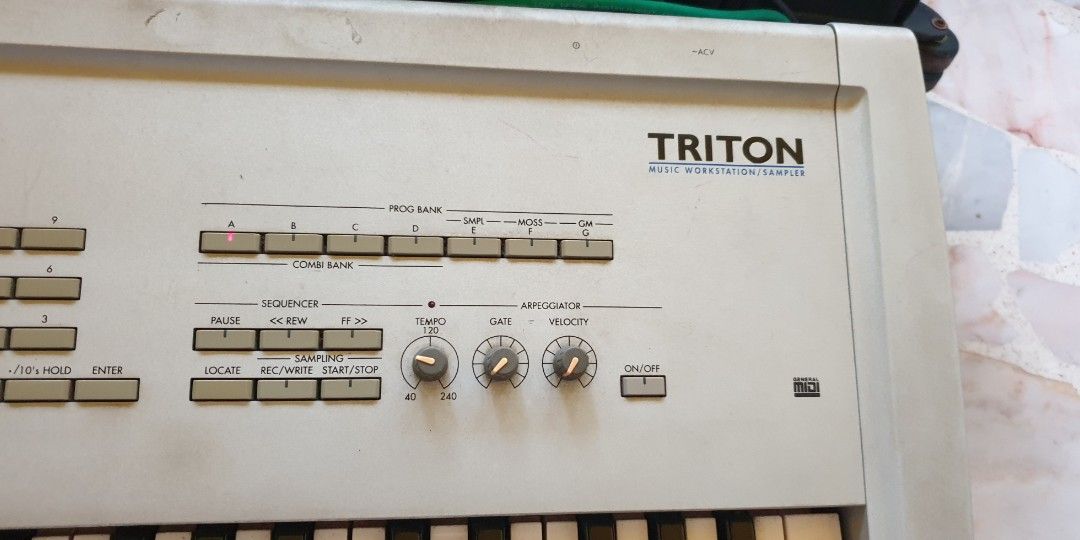 KORG TRITON Workstation/sampler with Flight case., Hobbies & Toys ...
