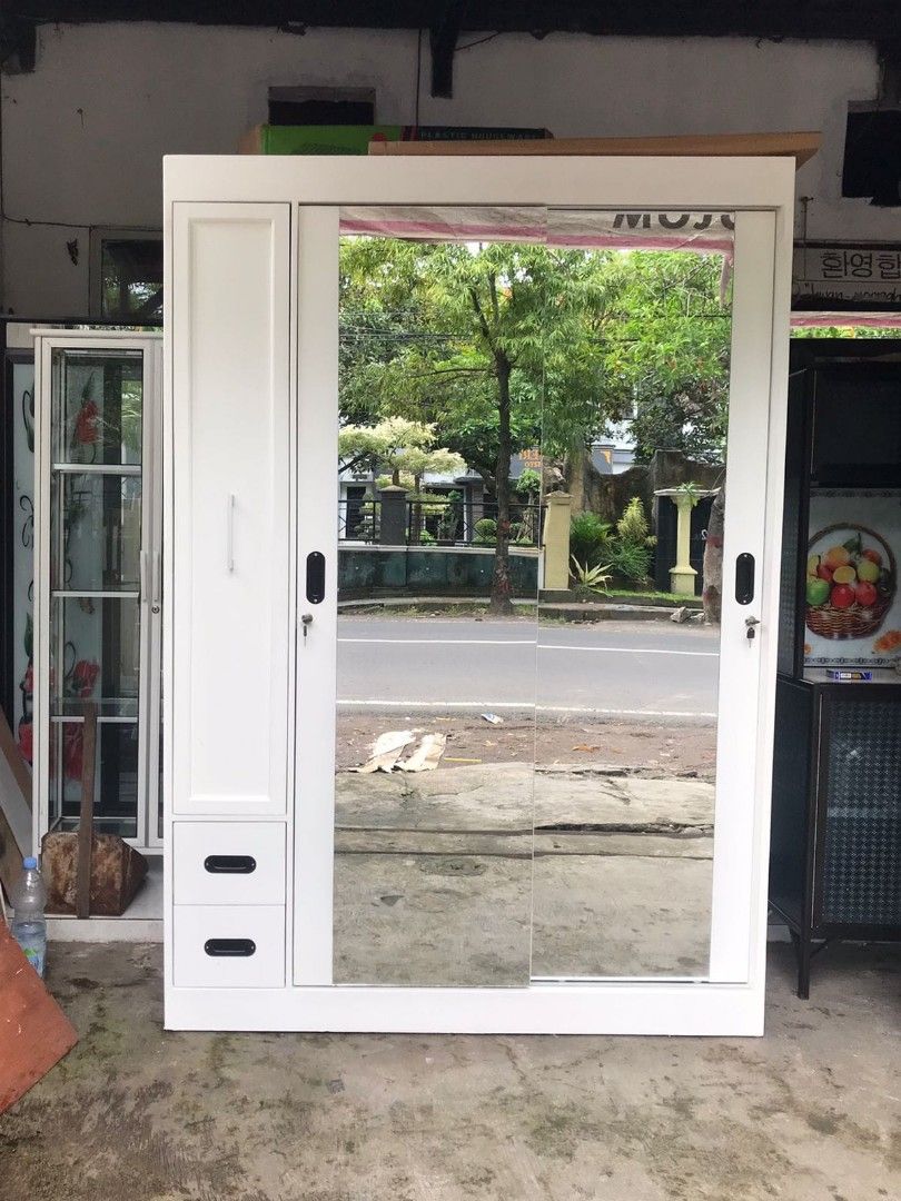 Lemari baju custom, Perabotan Rumah di Carousell