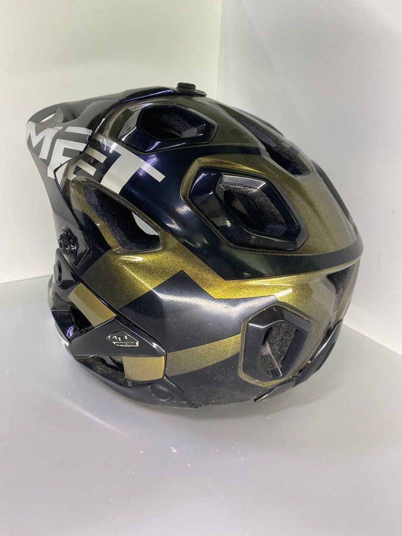 MET parachute full face helemt, Sports Equipment, PMDs, E-Scooters & E ...