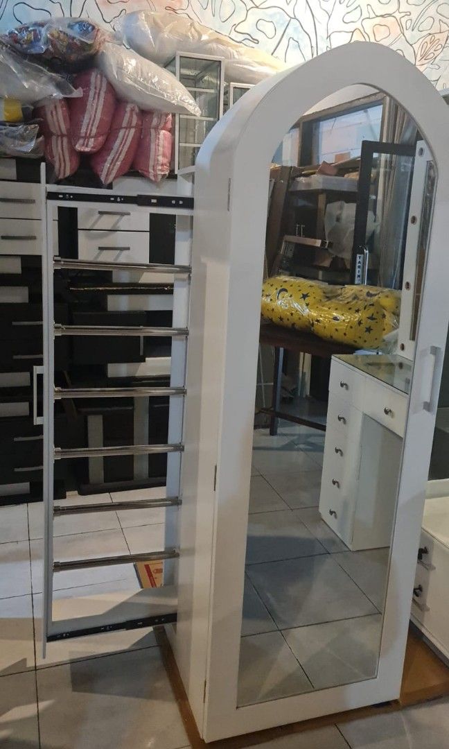 Rak hijab serbaguna, Perabotan Rumah di Carousell