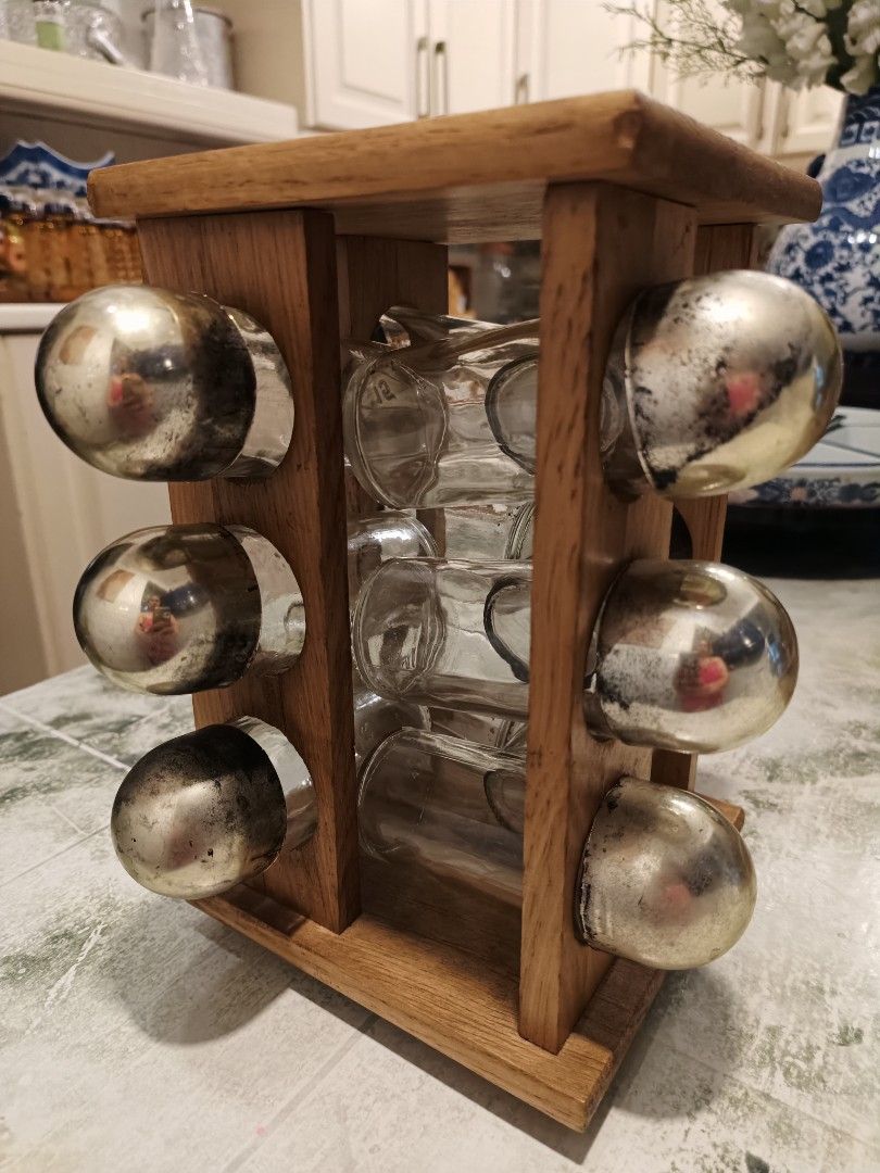 Rotating spice rack, TV & Home Appliances, Kitchen Appliances, Other Kitchen Appliances on Carousell
