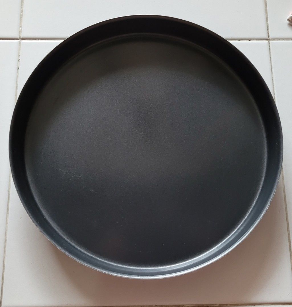 Round Baking Tray, Furniture & Home Living, Kitchenware & Tableware ...