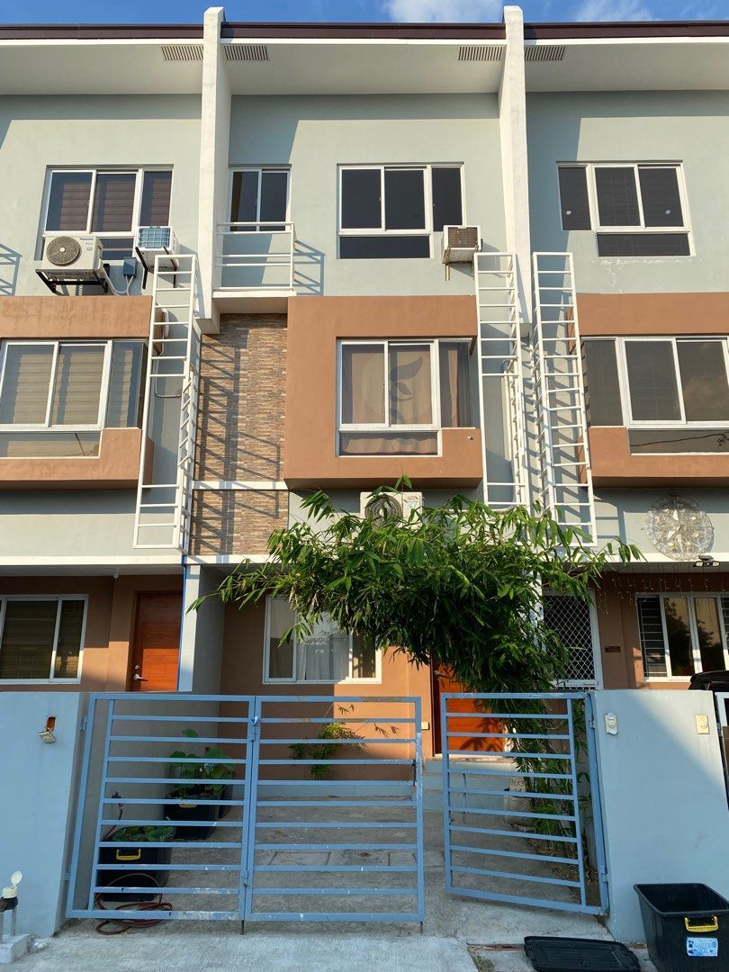 SALE OF 3-BEDROOM TOWNHOUSE IN BARANGAY PULANG LUPA UNO, LAS PINAS CITY ...