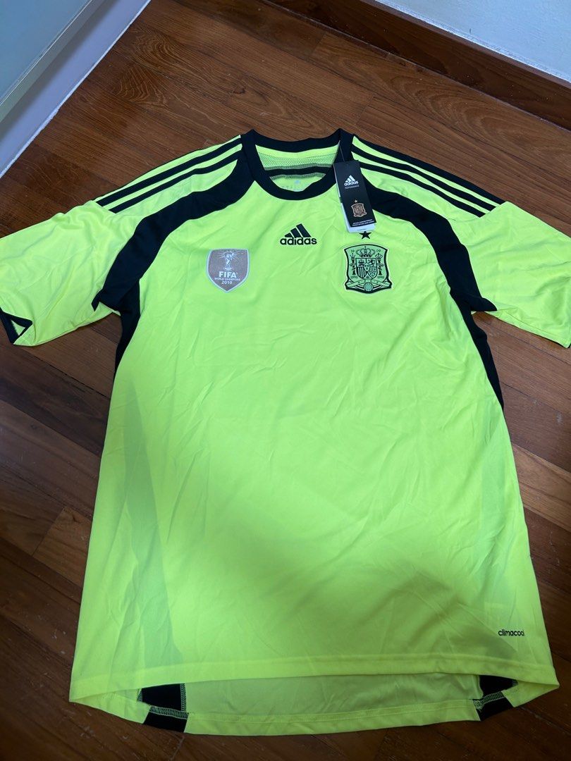 Spain away kit, Men's Fashion, Activewear on Carousell