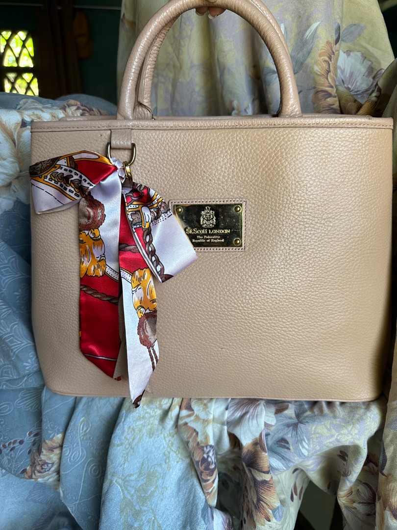 St Scott / Saint Scott, Luxury, Bags & Wallets on Carousell