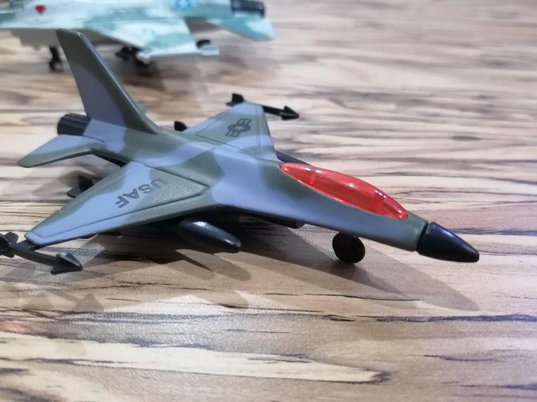 Stealth Fighter look-like F-16 Fighting Falcon - Camouflage Green and ...