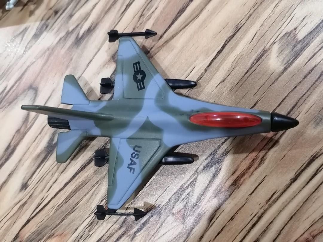 Stealth Fighter look-like F-16 Fighting Falcon - Camouflage Green and ...