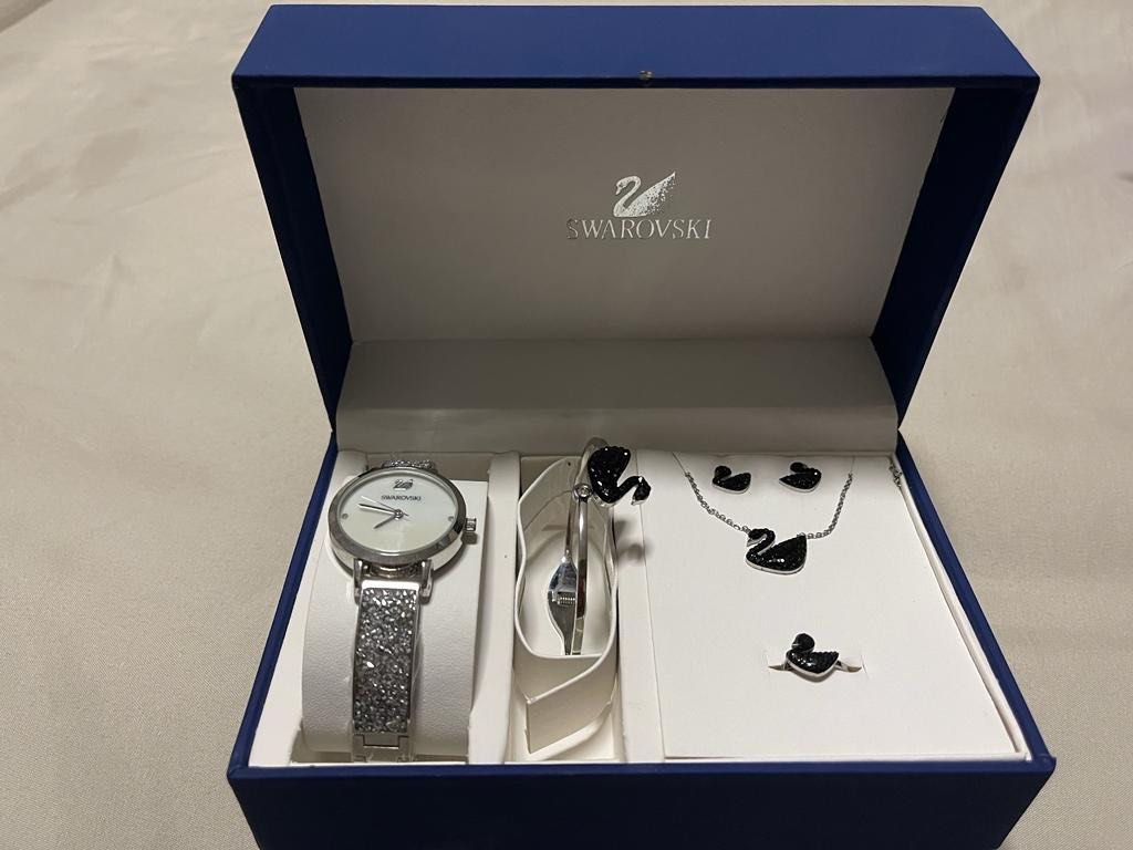 Swarovski Black Swan Gift Set, Women's Fashion, Jewelry & Organisers ...