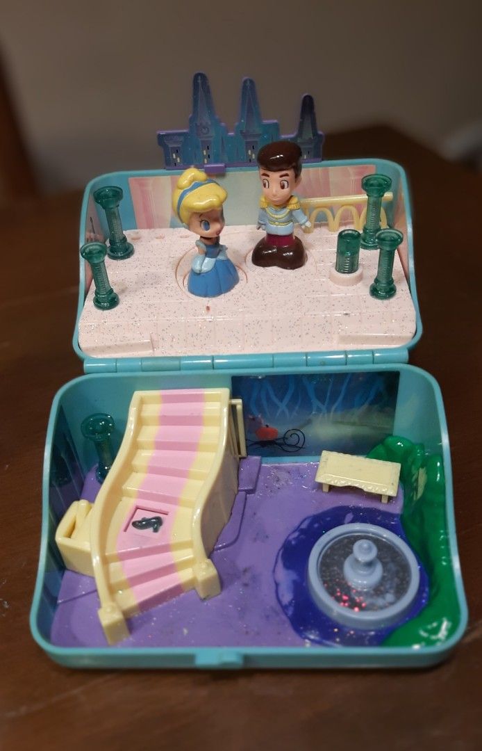 Disney princess playhouse in a carrying case, Hobbies & Toys, Toys ...