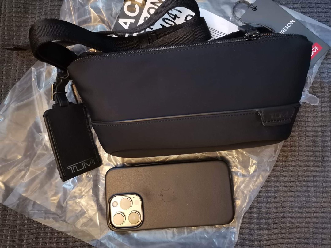 Tumi Harisson Daven Waist Pack, Luxury, Bags & Wallets on Carousell