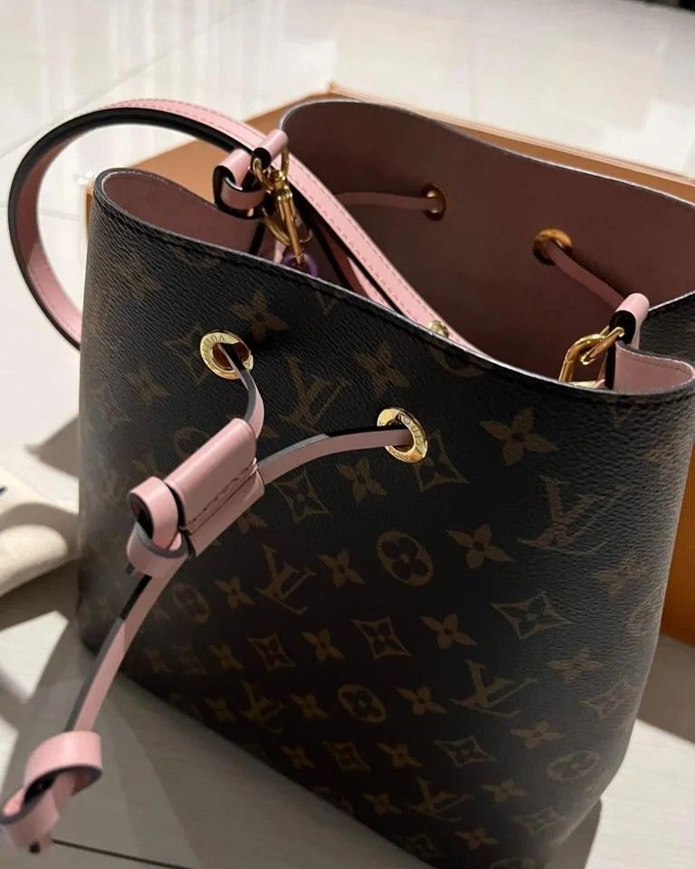 Vvgc noe pink poudre 2021 fullset kondisi jarang pakai, Barang Mewah ...