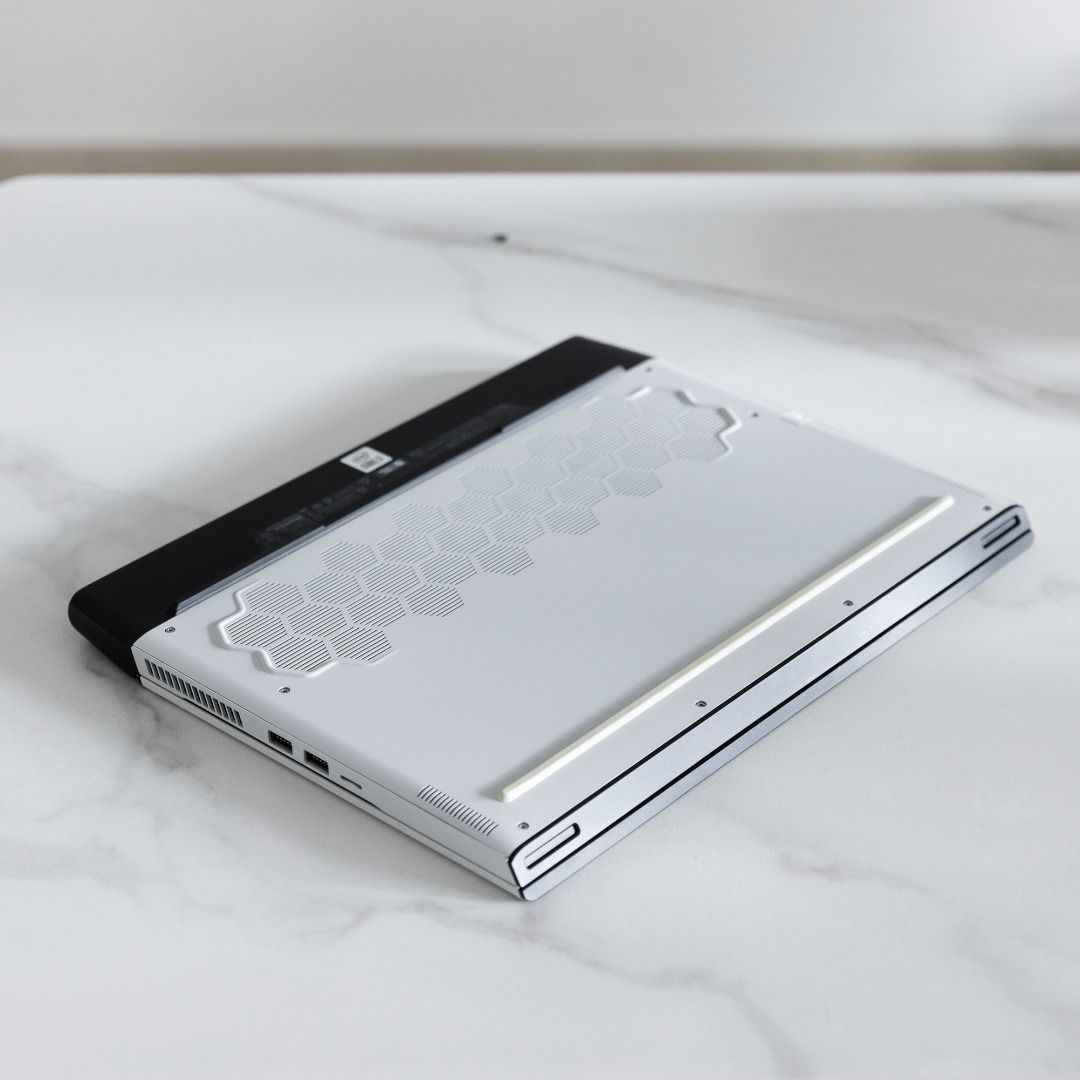 Alienware M15 R4 - RTX 3070, i7-10870H, 4K OLED (Warranty till 2024 ...