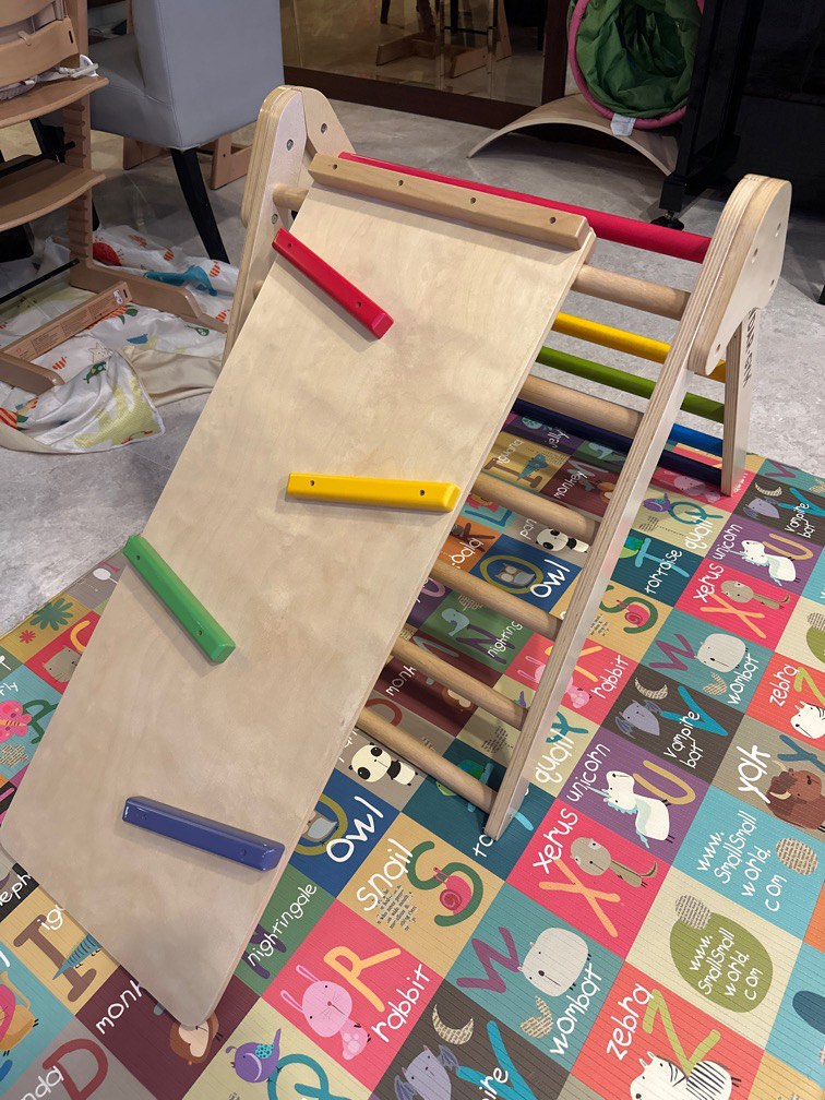 Avdar Gym climbing triangle, Babies & Kids, Infant Playtime on Carousell