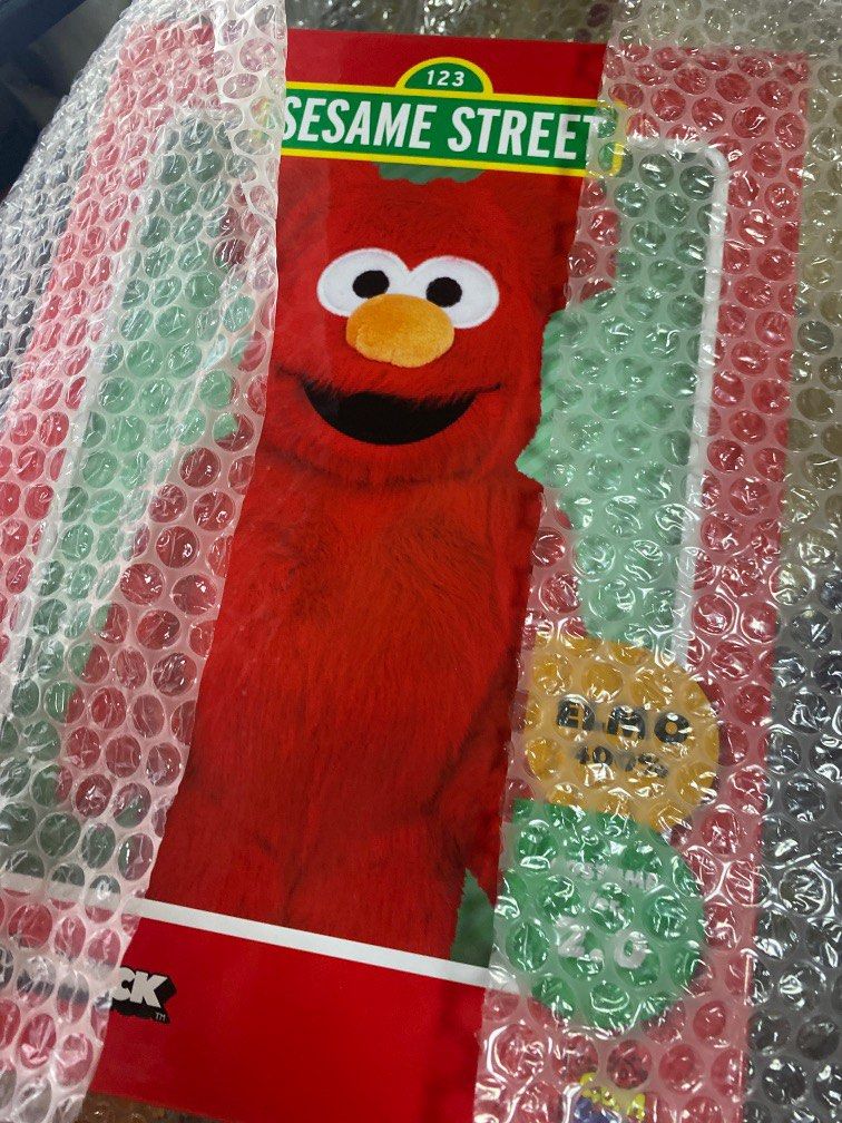 Bearbrick x Sesame Street Elmo Costume Ver.2, 其他, 其他 - Carousell