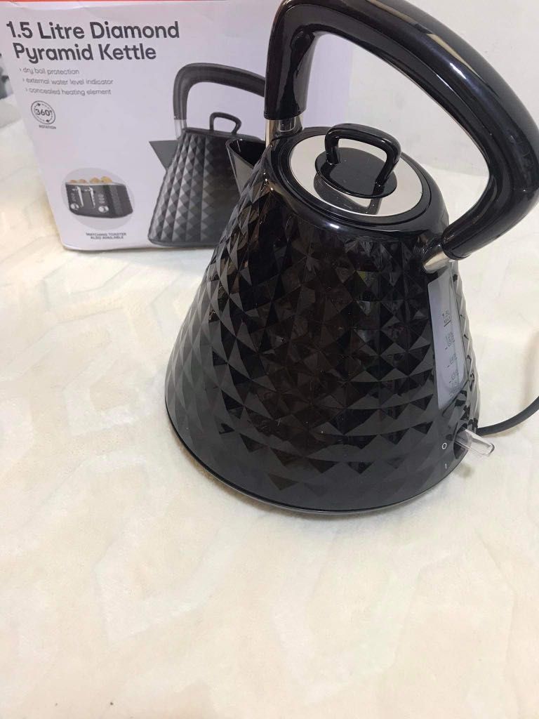 Branded Diamond Pyramid Kettle 1.5 Litre ~ Glossy black, TV & Home ...