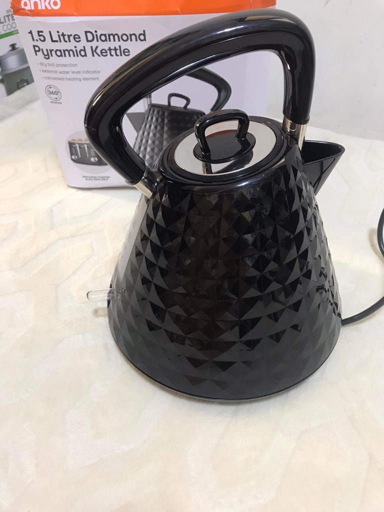 Branded Diamond Pyramid Kettle 1.5 Litre ~ Glossy black, TV & Home ...