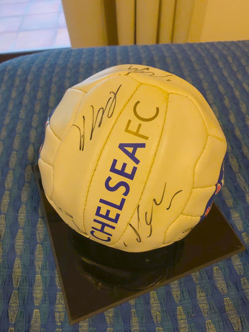 Chelsea 2008-2009 Full team Signed Ball, Hobbies & Toys, Memorabilia ...