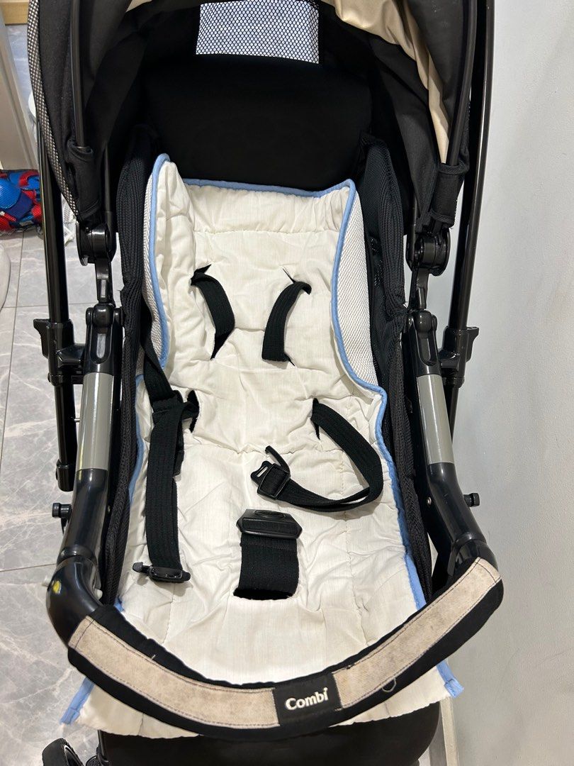 Combi Urban Walker Lite, Babies & Kids, Going Out, Strollers on Carousell
