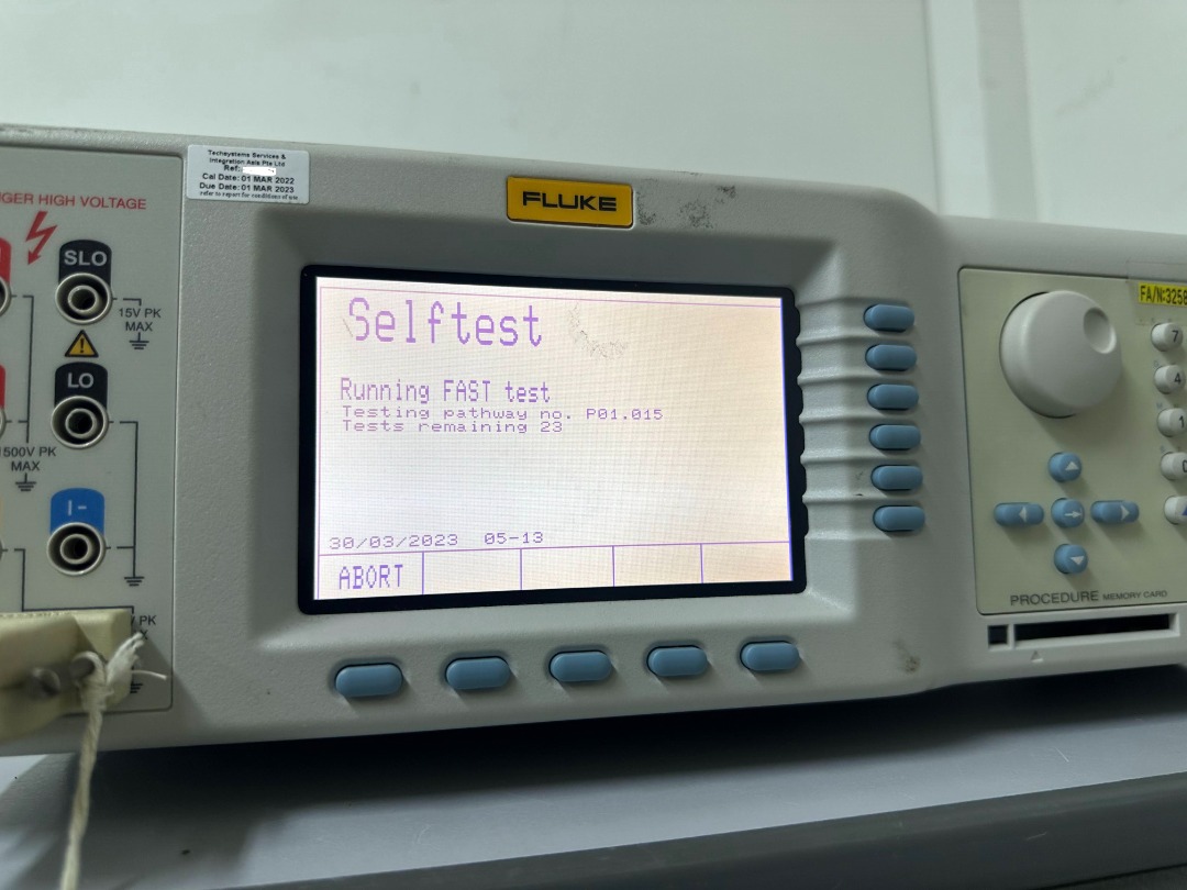 fluke / wavetek 9100 universal calibrator Rev. 5.12, Everything Else on ...
