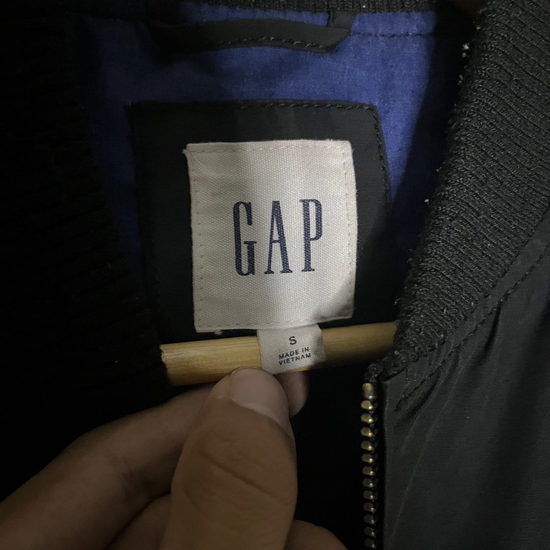 Gap Bomber Jacket, Men's Fashion, Coats, Jackets and Outerwear on Carousell