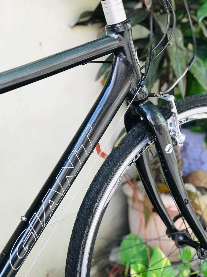 GIANT ESCAPE R3 MEDIUM FRAME SIZE HYBRID TOURING BIKE, Sports Equipment ...