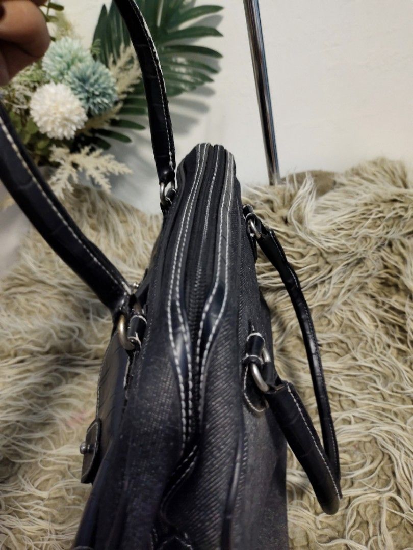 Guerlain Bag, Women's Fashion, Bags & Wallets, Shoulder Bags on Carousell